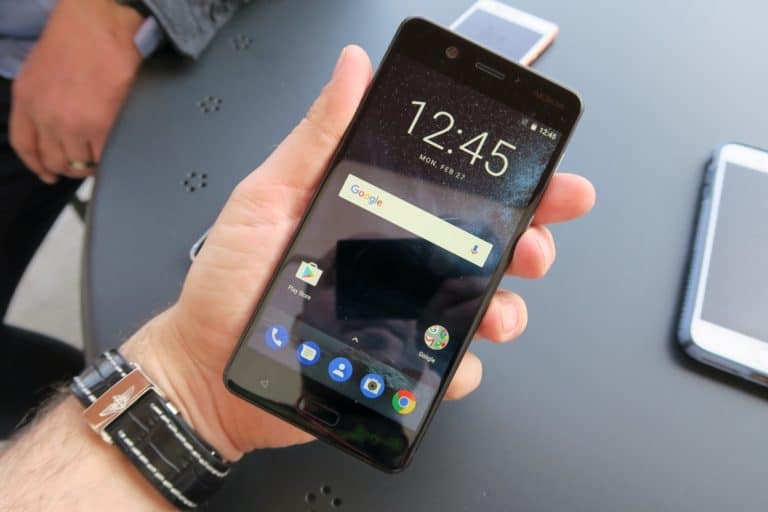 5 best small screen phones in India: SND 835, 4GB RAM