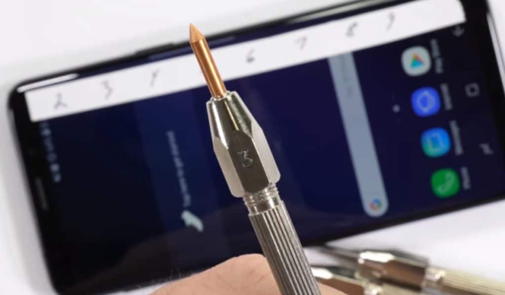 Samsung Galaxy S9 duo durability test: scratched, burnt and bent endure!!