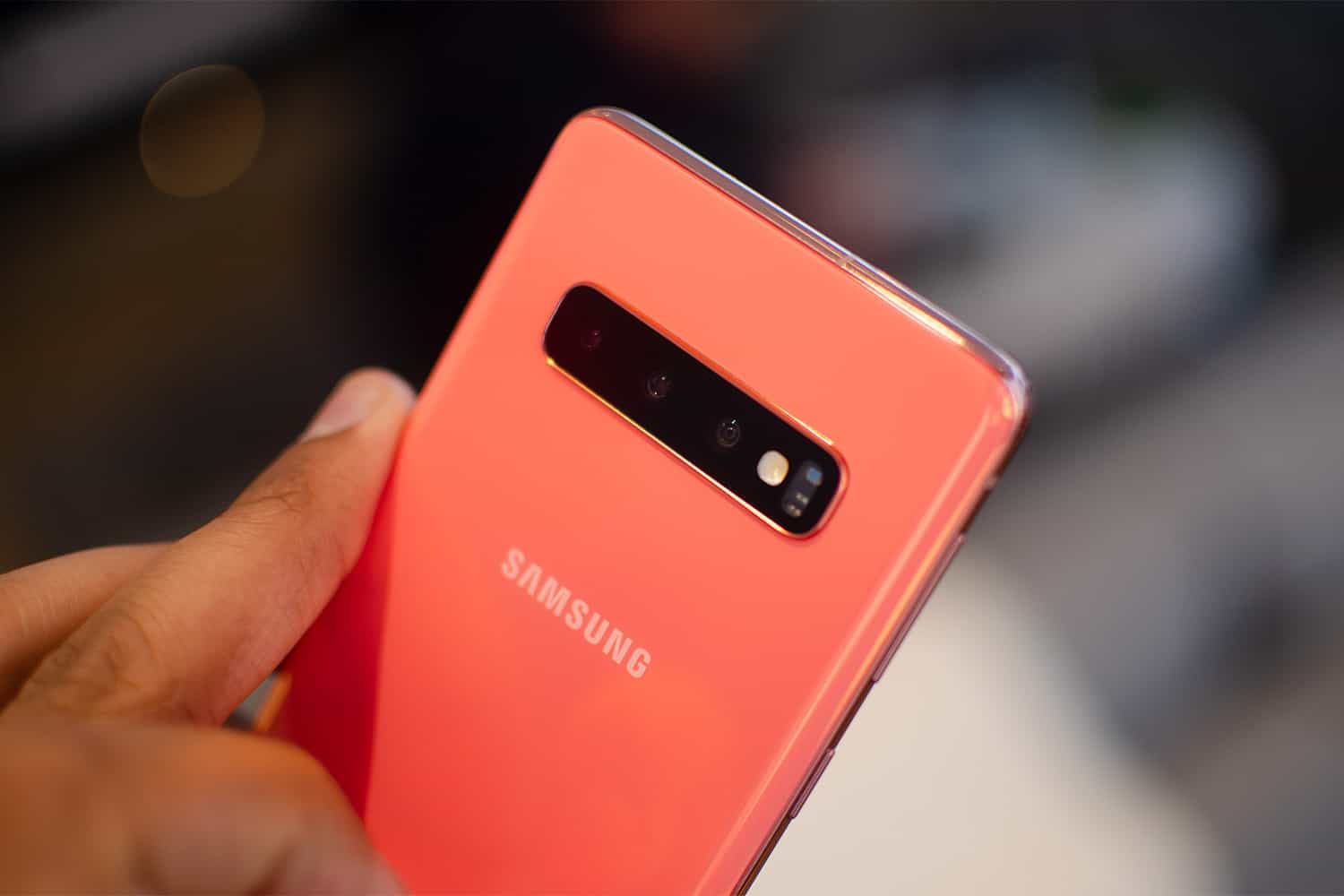 Cardinal Red versions of Samsung Galaxy S10 and S10+: 12GB RAM, triple ...